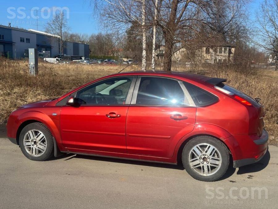 Red Ford Focus 2007 in Riga, with an engine capacity of 2.00 L and mileage of 260 thousand km for 700 €, photo 1 on AUTOMOTO.COM.LV