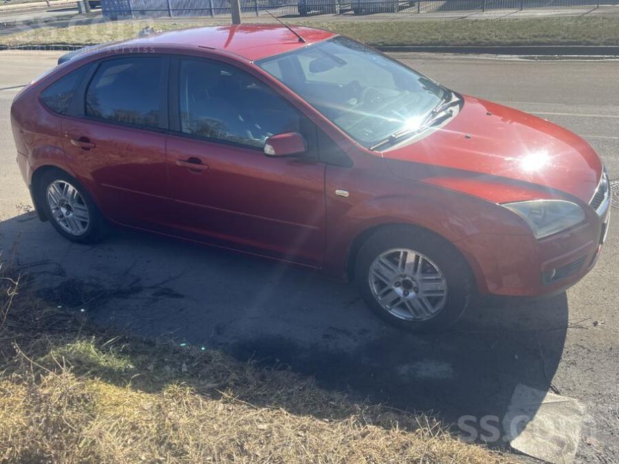 Red Ford Focus 2007 in Riga, with an engine capacity of 2.00 L and mileage of 260 thousand km for 700 €, photo 3 on AUTOMOTO.COM.LV