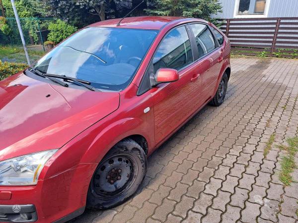 Red Ford Focus 2007 in Vilnius, with an engine capacity of 1.56 L and mileage of 117 thousand km for 1700 €, photo 4 on AUTOMOTO.COM.LV