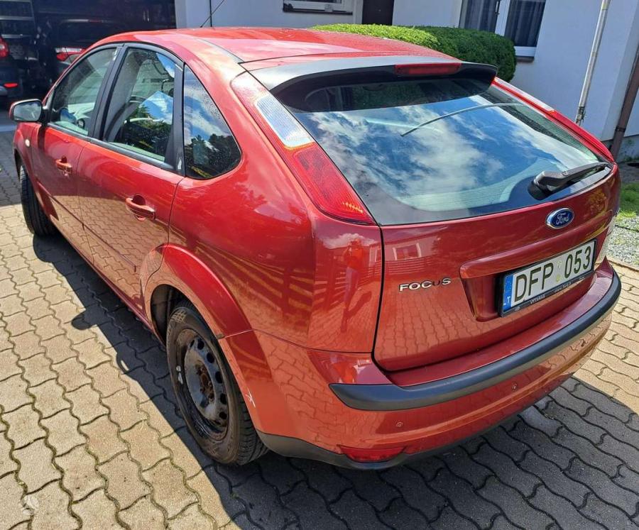 Red Ford Focus 2007 in Vilnius, with an engine capacity of 1.56 L and mileage of 117 thousand km for 1700 €, photo 6 on AUTOMOTO.COM.LV