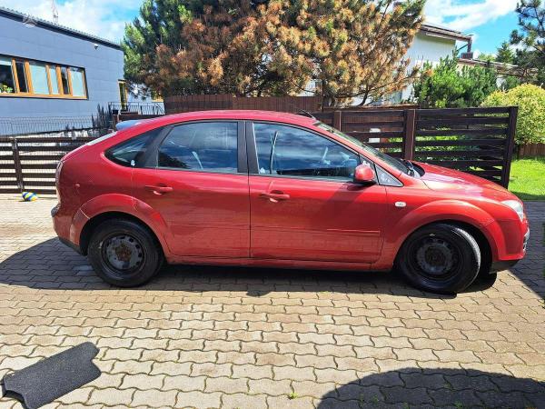 Red Ford Focus 2007 in Vilnius, with an engine capacity of 1.56 L and mileage of 117 thousand km for 1700 €, photo 7 on AUTOMOTO.COM.LV