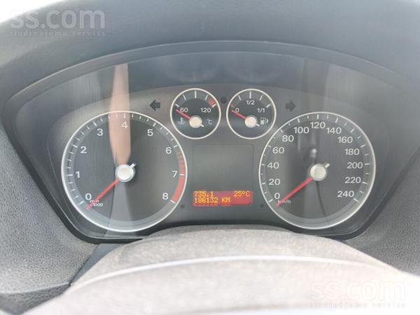 Red Ford Focus 2007 in Daugavpils, with an engine capacity of 1.60 L and mileage of 186 thousand km for 850 €, photo 3 on AUTOMOTO.COM.LV