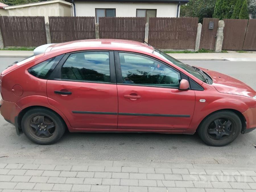 Red Ford Focus 2007 in Riga, with an engine capacity of 1.40 L and mileage of 186 thousand km for 770 €, photo 3 on AUTOMOTO.COM.LV