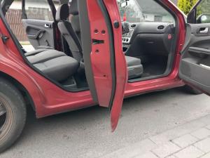 Red Ford Focus 2007 in Riga, with an engine capacity of 1.40 L and mileage of 186 thousand km for 770 €, photo 8 on AUTOMOTO.COM.LV