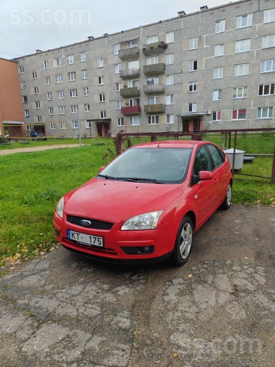 Red Ford Focus 2007 in Rezekne, with an engine capacity of 1.80 L and mileage of 298 thousand km for 1800 €, photo 1 on AUTOMOTO.COM.LV