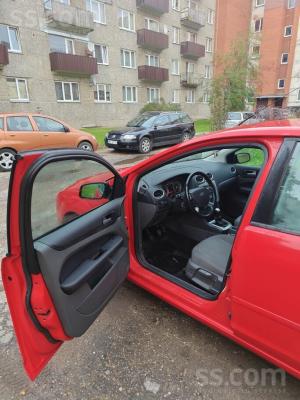 Red Ford Focus 2007 in Rezekne, with an engine capacity of 1.80 L and mileage of 298 thousand km for 1800 €, photo 3 on AUTOMOTO.COM.LV