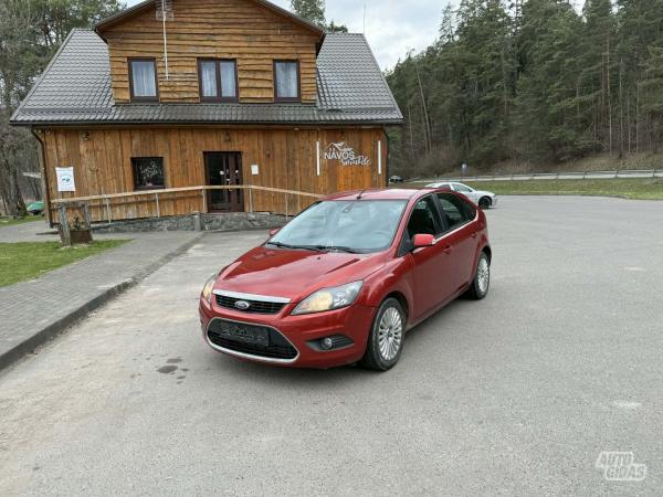 Red Ford Focus 2010 in Vilnius, with an engine capacity of 1.60 L and mileage of 301 thousand km for 1450 €, photo 1 on AUTOMOTO.COM.LV