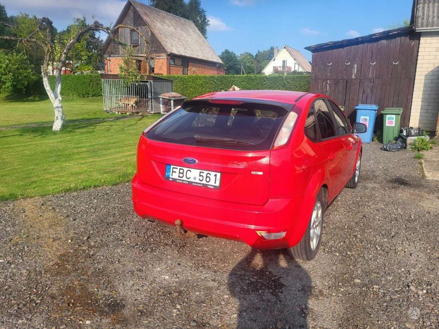 Sarkans Ford Focus 2010 Kauņa, ar dzinēja tilpumu 1.56 L un nobraukumu 345 tūkst. km par 1800 €, foto 5 vietnē AUTOMOTO.COM.LV