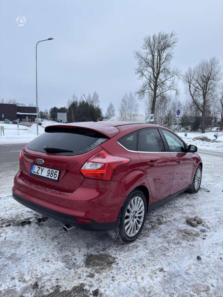 Red Ford Focus 2011 in Vilnius, with an engine capacity of 1.60 L and mileage of 205 thousand km for 2550 €, photo 4 on AUTOMOTO.COM.LV