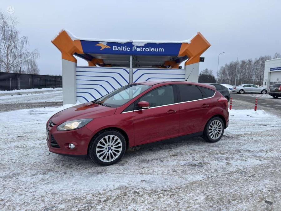 Red Ford Focus 2011 in Vilnius, with an engine capacity of 1.60 L and mileage of 205 thousand km for 2550 €, photo 5 on AUTOMOTO.COM.LV