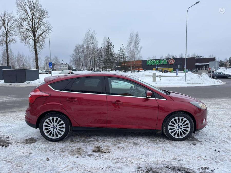 Red Ford Focus 2011 in Vilnius, with an engine capacity of 1.60 L and mileage of 205 thousand km for 2550 €, photo 7 on AUTOMOTO.COM.LV