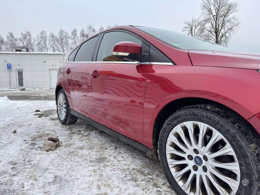 Red Ford Focus 2011 in Vilnius, with an engine capacity of 1.60 L and mileage of 205 thousand km for 2550 €, photo 10 on AUTOMOTO.COM.LV