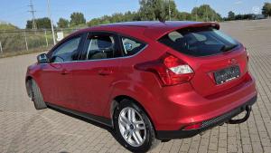 Red Ford Focus 2011 in Marijampole, with an engine capacity of 1.60 L and mileage of 249 thousand km for 3250 €, photo 4 on AUTOMOTO.COM.LV
