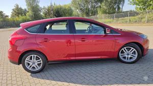 Red Ford Focus 2011 in Marijampole, with an engine capacity of 1.60 L and mileage of 249 thousand km for 3250 €, photo 7 on AUTOMOTO.COM.LV