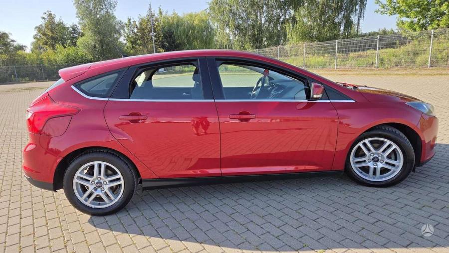 Red Ford Focus 2011 in Marijampole, with an engine capacity of 1.60 L and mileage of 249 thousand km for 3250 €, photo 7 on AUTOMOTO.COM.LV