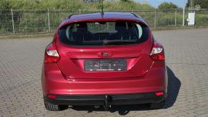 Red Ford Focus 2011 in Marijampole, with an engine capacity of 1.60 L and mileage of 249 thousand km for 3250 €, photo 8 on AUTOMOTO.COM.LV