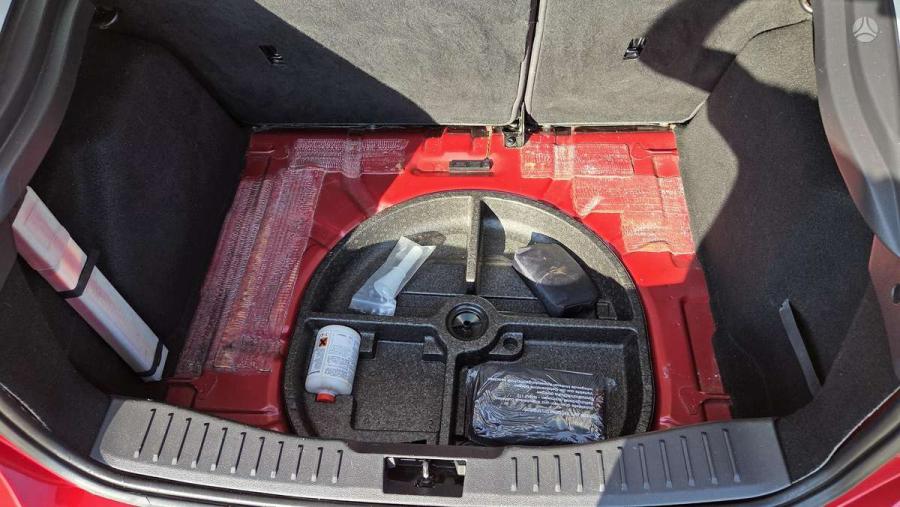 Red Ford Focus 2011 in Marijampole, with an engine capacity of 1.60 L and mileage of 249 thousand km for 3250 €, photo 9 on AUTOMOTO.COM.LV