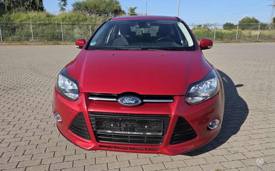 Red Ford Focus 2011 in Marijampole, with an engine capacity of 1.60 L and mileage of 249 thousand km for 3250 €, photo 11 on AUTOMOTO.COM.LV