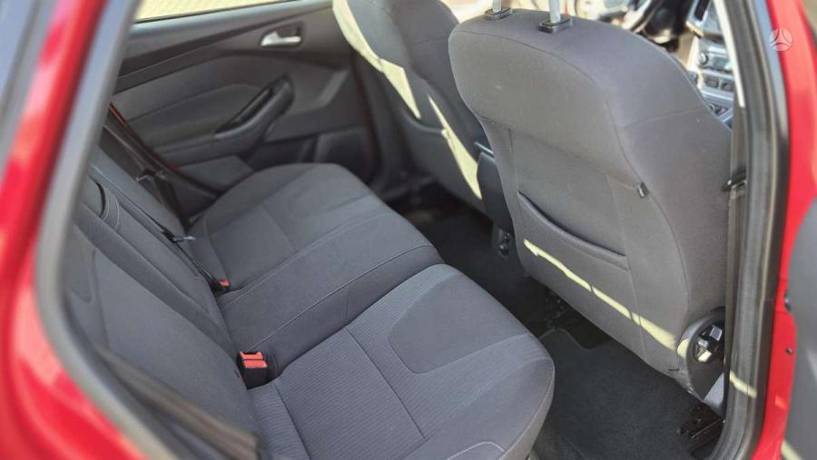 Red Ford Focus 2011 in Marijampole, with an engine capacity of 1.60 L and mileage of 249 thousand km for 3250 €, photo 17 on AUTOMOTO.COM.LV