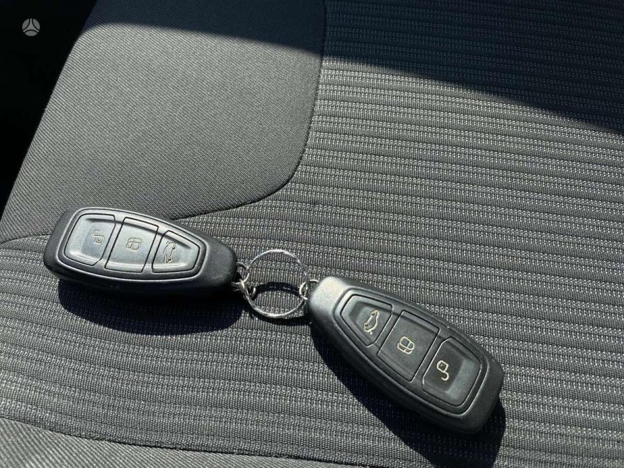 Sarkans Ford Focus 2011 Viļņa, ar dzinēja tilpumu 0.00 L un nobraukumu 264 tūkst. km par 3150 €, foto 22 vietnē AUTOMOTO.COM.LV