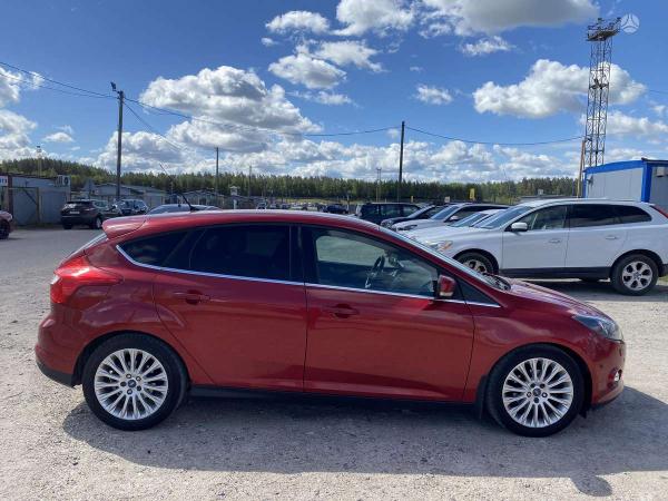 Red Ford Focus 2011 in Vilnius, with an engine capacity of 1.60 L and mileage of 264 thousand km for 2999 €, photo 6 on AUTOMOTO.COM.LV