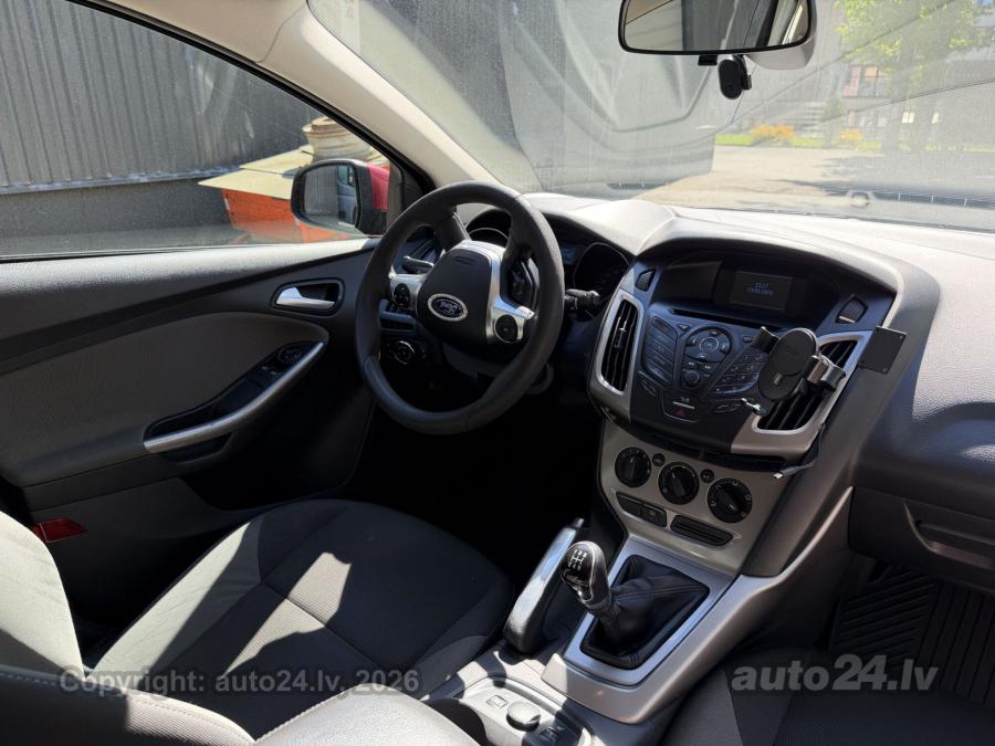 Sarkans Ford Focus 2012 Tallina, ar dzinēja tilpumu 1.60 L un nobraukumu 186 tūkst. km par 3800 €, foto 10 vietnē AUTOMOTO.COM.LV