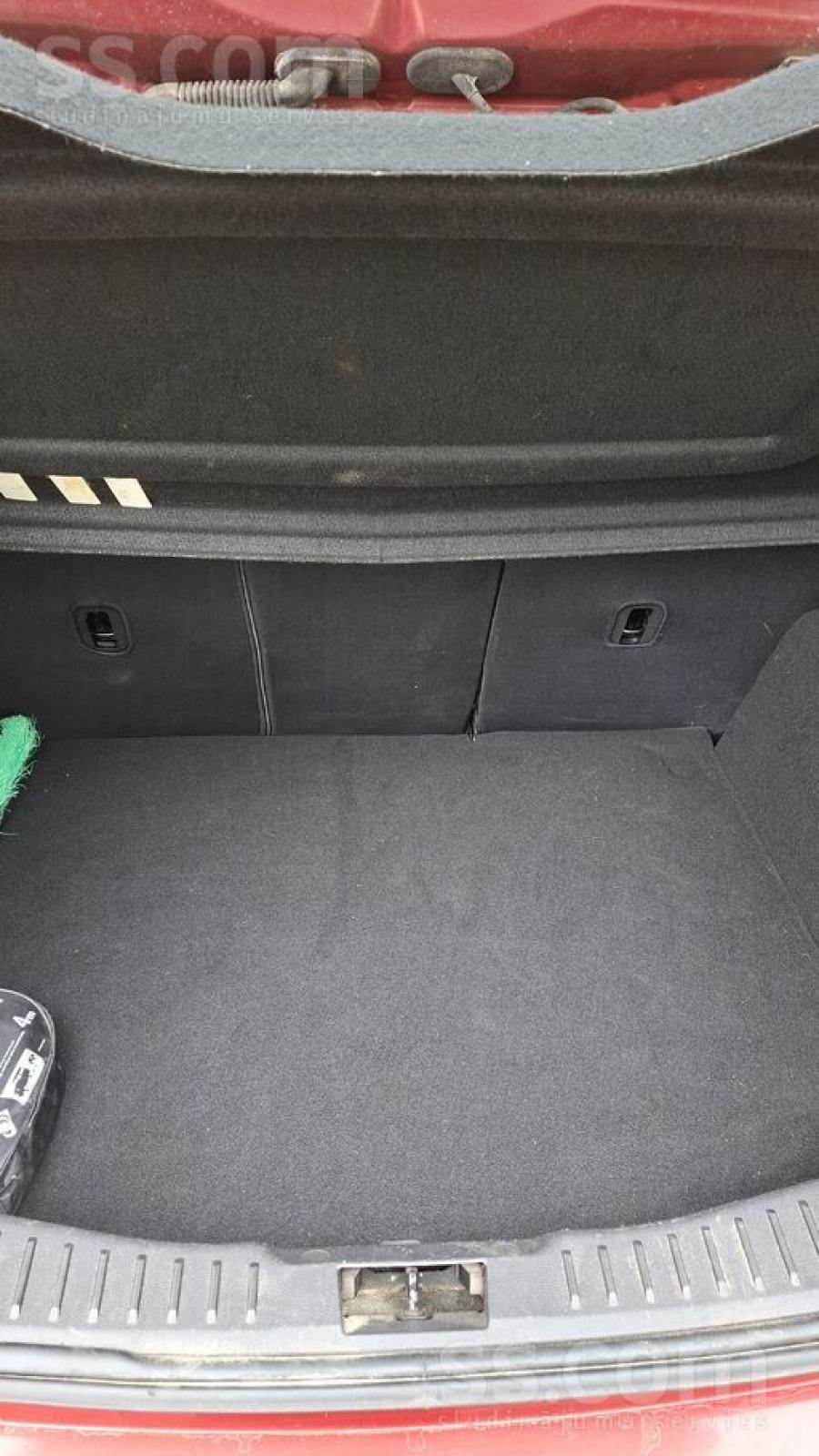 Sarkans Ford Focus 2012 Rīga, ar dzinēja tilpumu 1.60 L un nobraukumu 290 tūkst. km par 3090 €, foto 7 vietnē AUTOMOTO.COM.LV