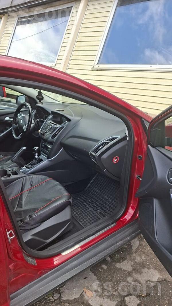 Red Ford Focus 2012 in Riga, with an engine capacity of 1.60 L and mileage of 290 thousand km for 2600 €, photo 10 on AUTOMOTO.COM.LV