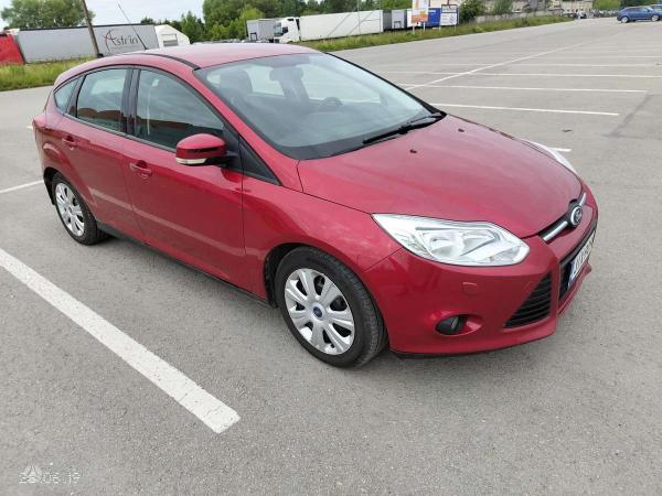 Red Ford Focus 2013 in Siauliai, with an engine capacity of 1.56 L and mileage of 241 thousand km for 3999 €, photo 10 on AUTOMOTO.COM.LV