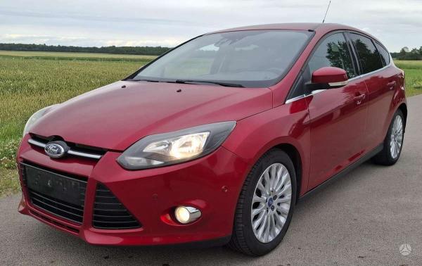 Red Ford Focus 2013 in Pakruojis, with an engine capacity of 1.60 L and mileage of 165 thousand km for 3499 €, photo 1 on AUTOMOTO.COM.LV