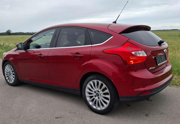 Red Ford Focus 2013 in Pakruojis, with an engine capacity of 1.60 L and mileage of 165 thousand km for 3499 €, photo 3 on AUTOMOTO.COM.LV