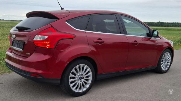 Red Ford Focus 2013 in Pakruojis, with an engine capacity of 1.60 L and mileage of 165 thousand km for 3499 €, photo 10 on AUTOMOTO.COM.LV