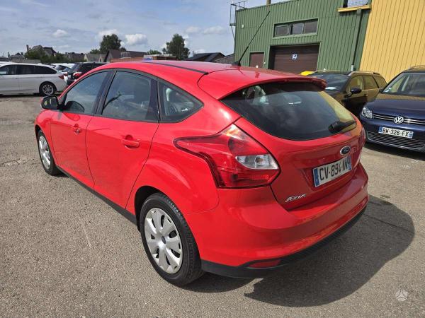 Sarkans Ford Focus 2013 Tauragė, ar dzinēja tilpumu 1.00 L un nobraukumu 111 tūkst. km par 2999 €, foto 4 vietnē AUTOMOTO.COM.LV