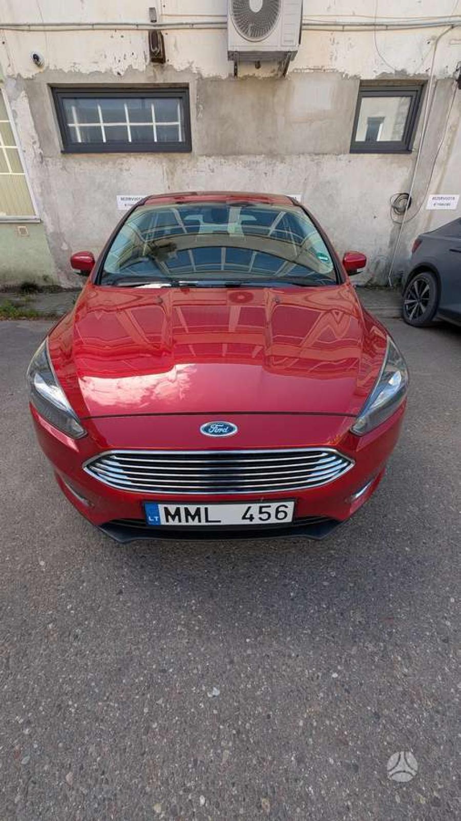 Red Ford Focus 2015 in Kaunas, with an engine capacity of 1.00 L and mileage of 166 thousand km for 3700 €, photo 3 on AUTOMOTO.COM.LV