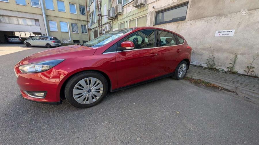 Red Ford Focus 2015 in Kaunas, with an engine capacity of 1.00 L and mileage of 166 thousand km for 3700 €, photo 4 on AUTOMOTO.COM.LV