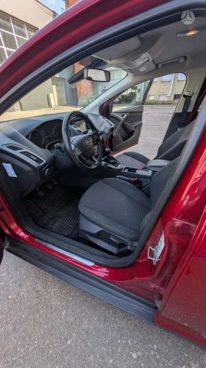 Red Ford Focus 2015 in Kaunas, with an engine capacity of 1.00 L and mileage of 166 thousand km for 3700 €, photo 7 on AUTOMOTO.COM.LV