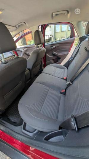 Red Ford Focus 2015 in Kaunas, with an engine capacity of 1.00 L and mileage of 166 thousand km for 3700 €, photo 12 on AUTOMOTO.COM.LV