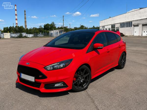 Sarkans Ford Focus 2016 Panevēža, ar dzinēja tilpumu 2.00 L un nobraukumu 176 tūkst. km par 12500 €, foto 1 vietnē AUTOMOTO.COM.LV