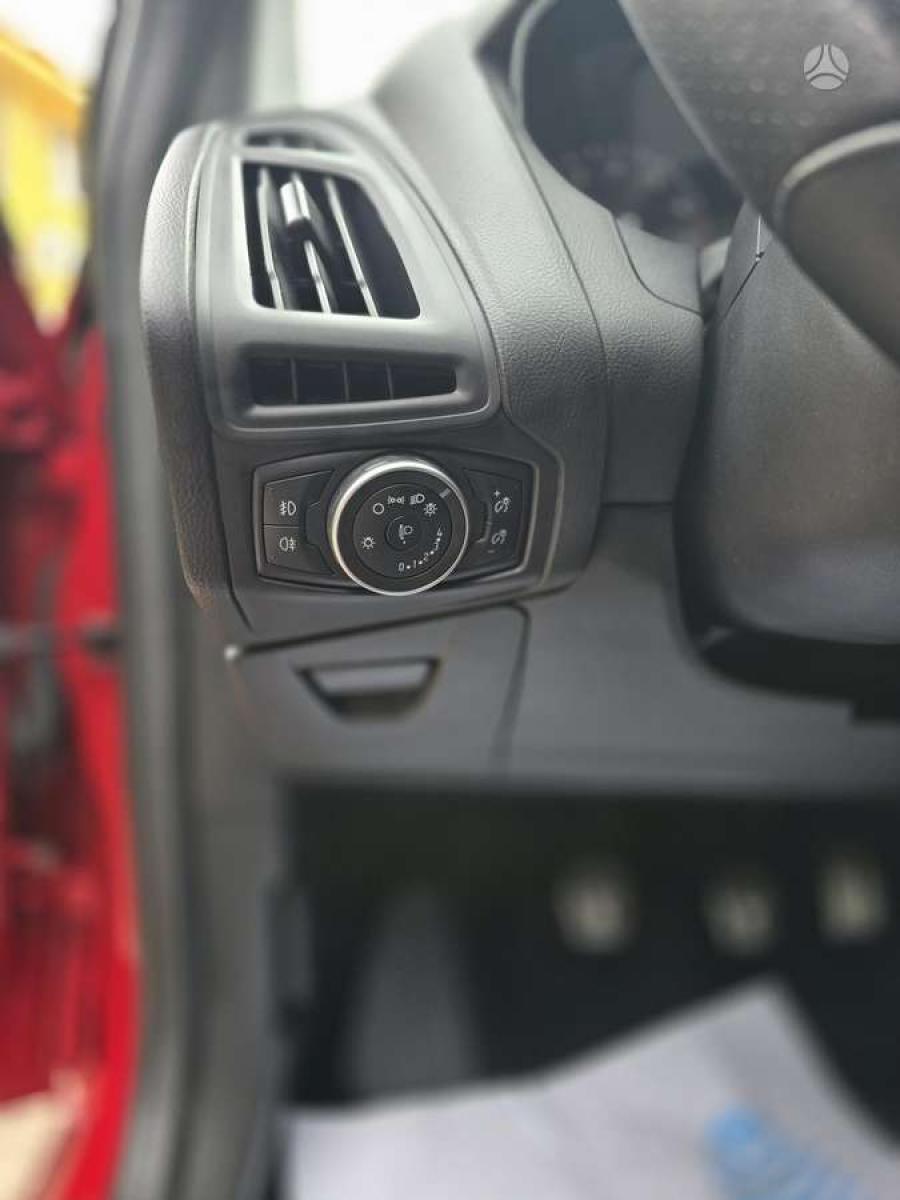 Red Ford Focus 2016 in Taurage, with an engine capacity of 1.00 L and mileage of 163 thousand km for 6800 €, photo 17 on AUTOMOTO.COM.LV