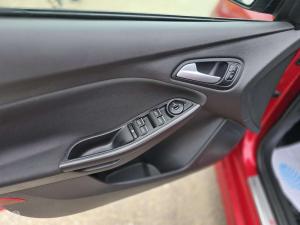 Red Ford Focus 2016 in Taurage, with an engine capacity of 1.00 L and mileage of 163 thousand km for 6800 €, photo 18 on AUTOMOTO.COM.LV