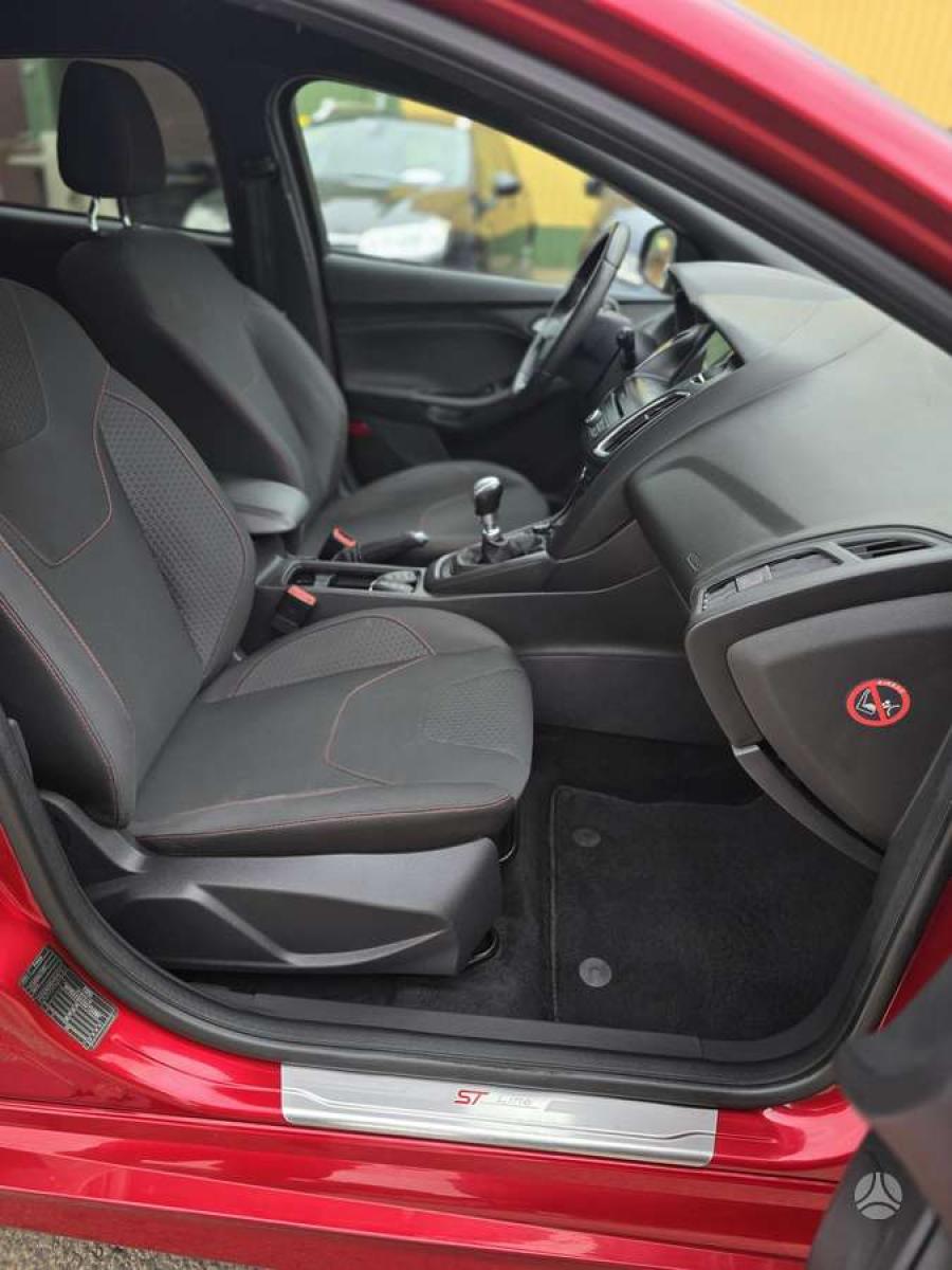 Red Ford Focus 2016 in Taurage, with an engine capacity of 1.00 L and mileage of 163 thousand km for 6800 €, photo 28 on AUTOMOTO.COM.LV