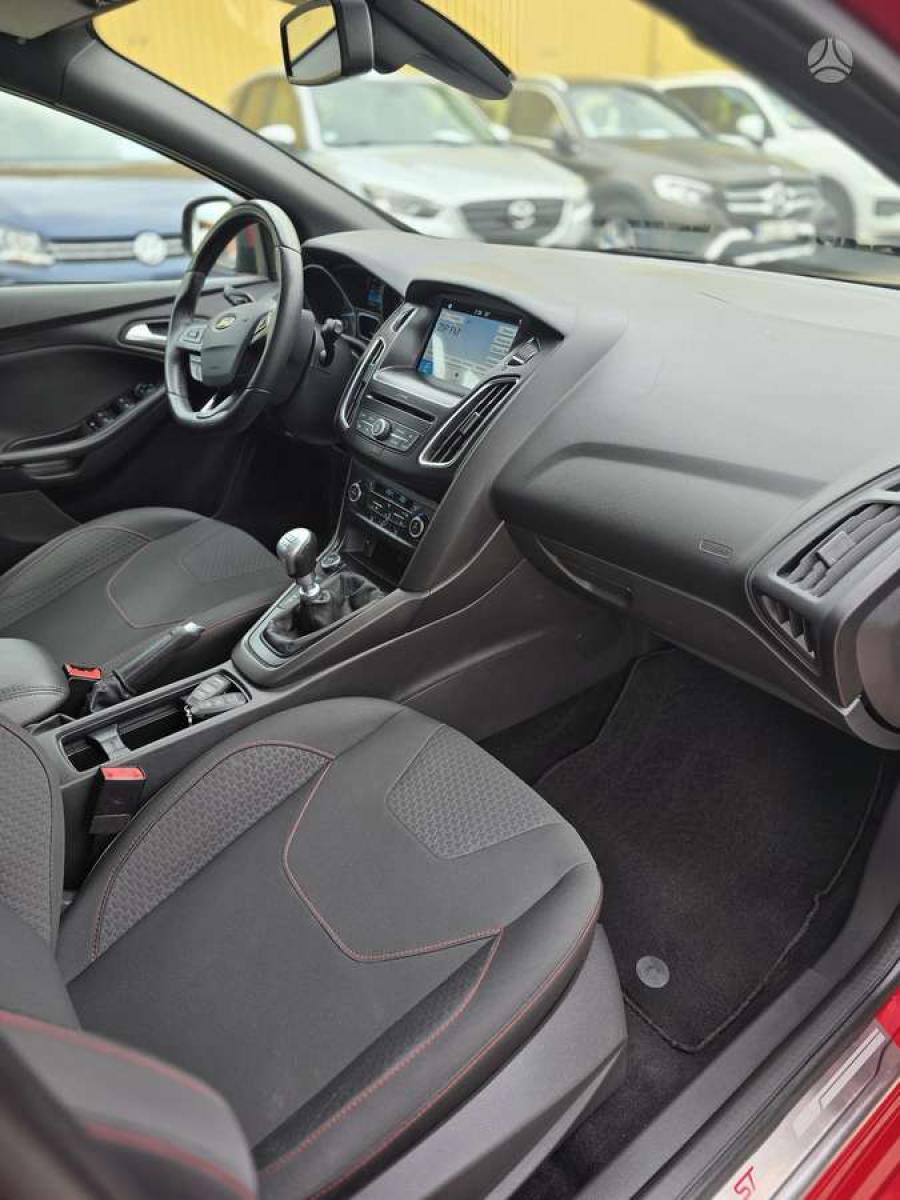 Red Ford Focus 2016 in Taurage, with an engine capacity of 1.00 L and mileage of 163 thousand km for 6800 €, photo 31 on AUTOMOTO.COM.LV