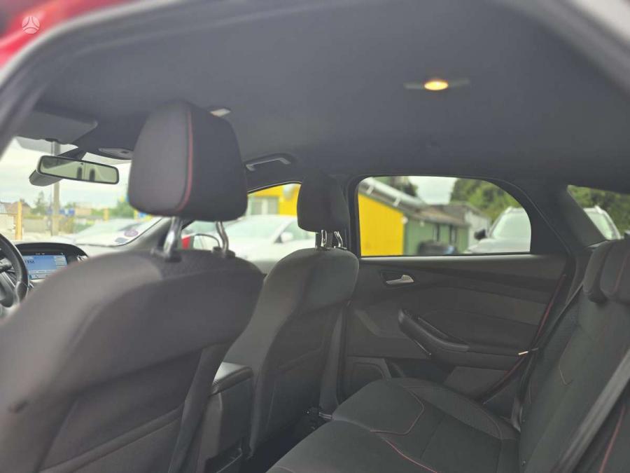 Red Ford Focus 2016 in Taurage, with an engine capacity of 1.00 L and mileage of 163 thousand km for 6800 €, photo 33 on AUTOMOTO.COM.LV