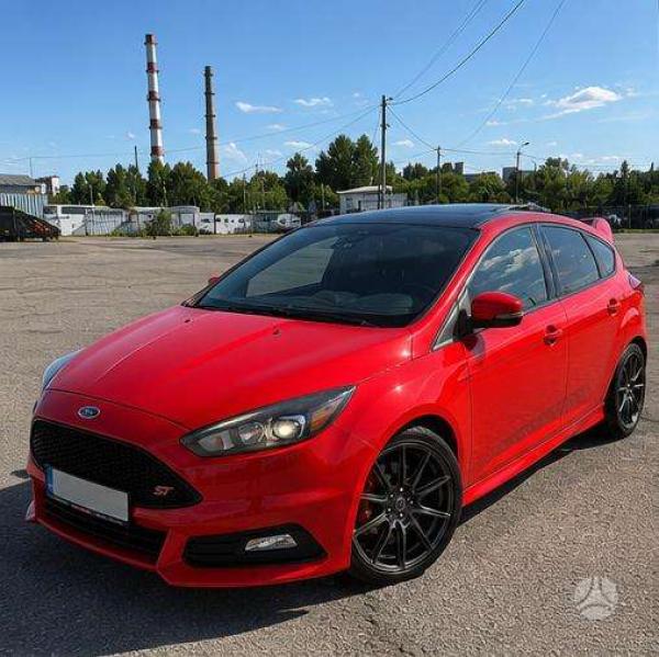 Red Ford Focus 2016 in Panevezys, with an engine capacity of 2.00 L and mileage of 176 thousand km for 11000 €, photo 1 on AUTOMOTO.COM.LV
