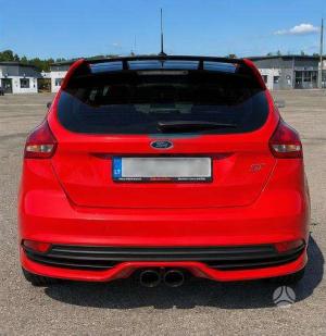 Red Ford Focus 2016 in Panevezys, with an engine capacity of 2.00 L and mileage of 176 thousand km for 11000 €, photo 4 on AUTOMOTO.COM.LV