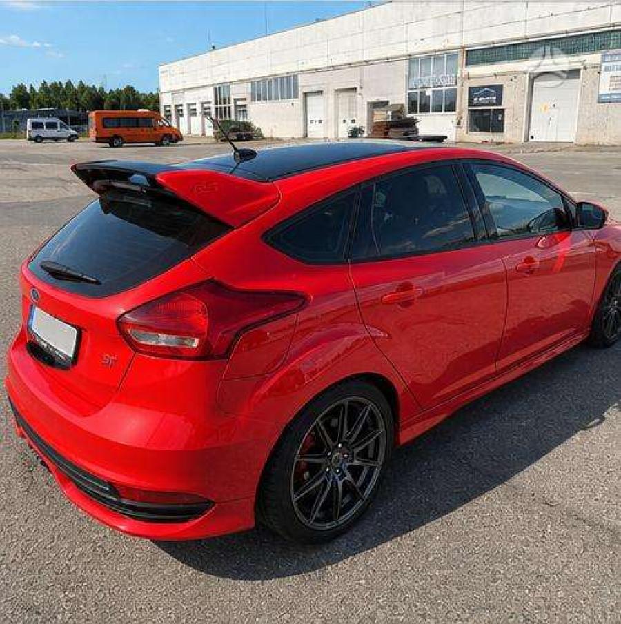 Red Ford Focus 2016 in Panevezys, with an engine capacity of 2.00 L and mileage of 176 thousand km for 11000 €, photo 5 on AUTOMOTO.COM.LV