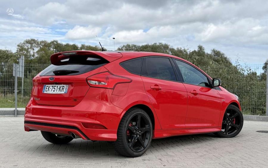 Sarkans Ford Focus 2017 Tauragė, ar dzinēja tilpumu 2.00 L un nobraukumu 180 tūkst. km par 7300 €, foto 19 vietnē AUTOMOTO.COM.LV