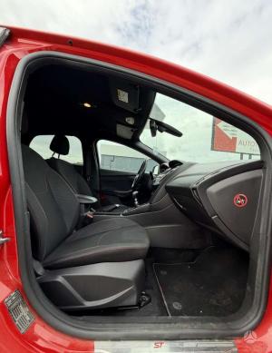 Sarkans Ford Focus 2017 Tauragė, ar dzinēja tilpumu 2.00 L un nobraukumu 180 tūkst. km par 7300 €, foto 31 vietnē AUTOMOTO.COM.LV