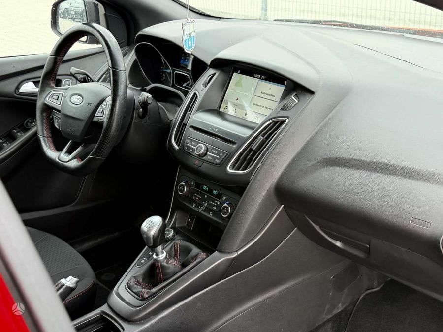 Sarkans Ford Focus 2017 Tauragė, ar dzinēja tilpumu 2.00 L un nobraukumu 180 tūkst. km par 7300 €, foto 35 vietnē AUTOMOTO.COM.LV
