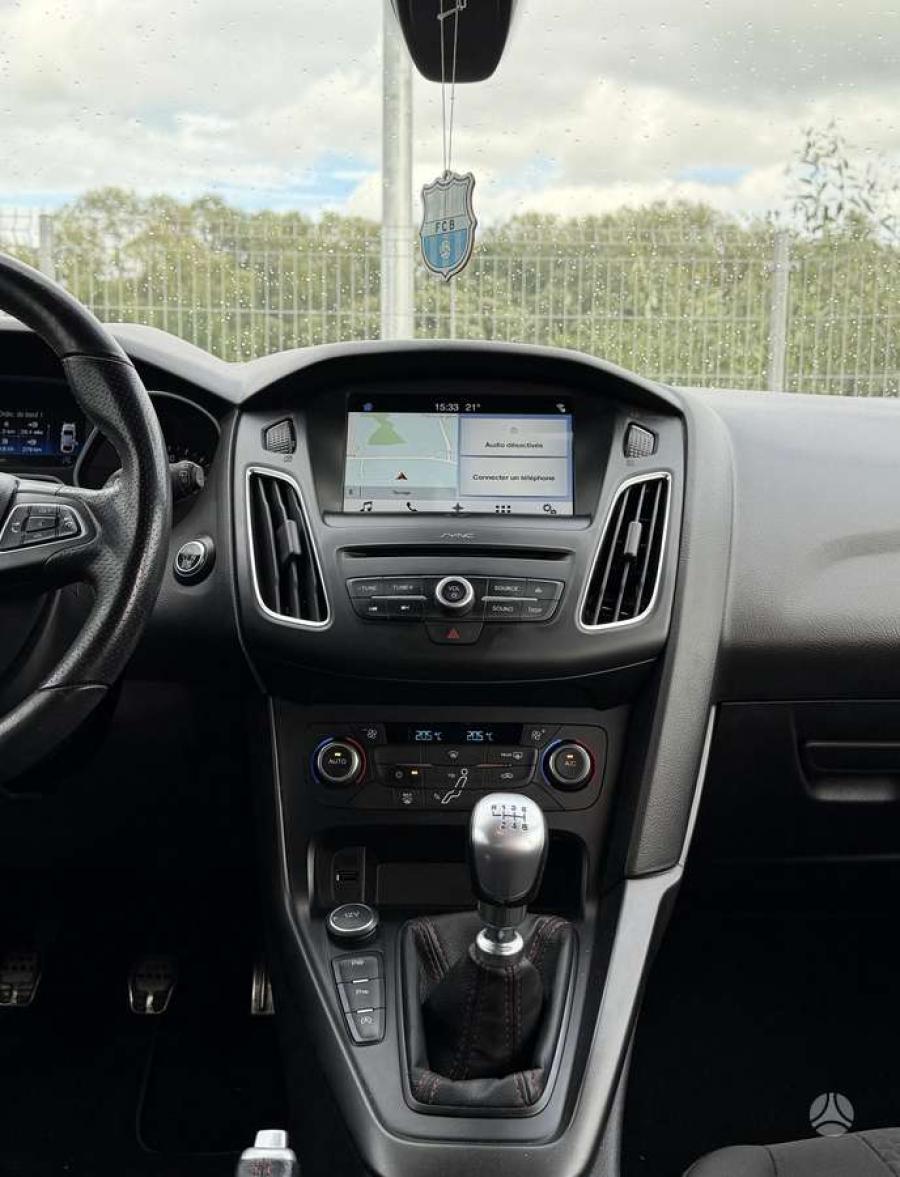 Sarkans Ford Focus 2017 Tauragė, ar dzinēja tilpumu 2.00 L un nobraukumu 180 tūkst. km par 7300 €, foto 38 vietnē AUTOMOTO.COM.LV